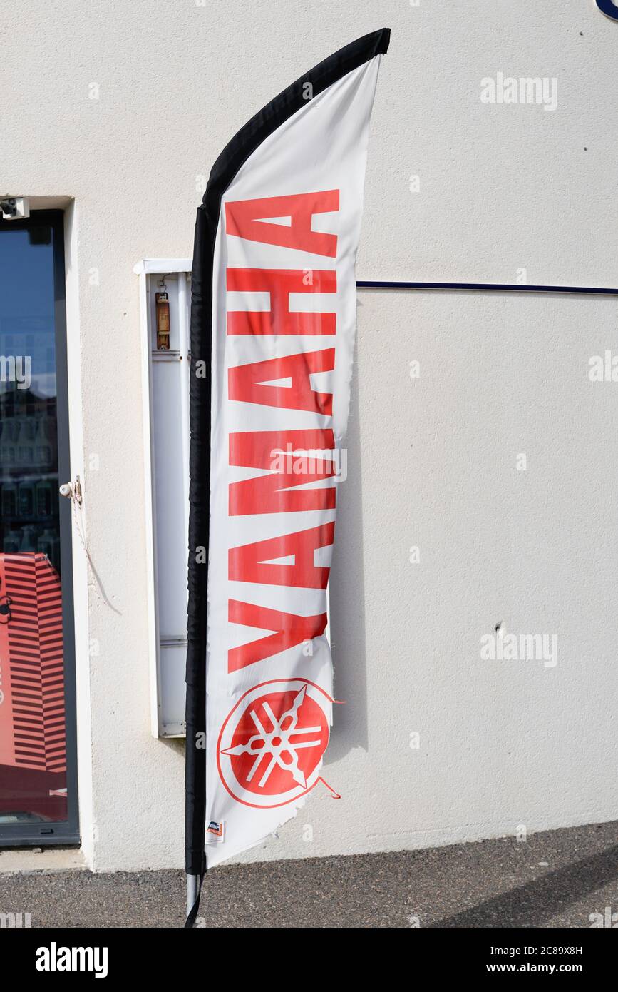 Yamaha logo sign symbol hi-res stock photography and images - Alamy