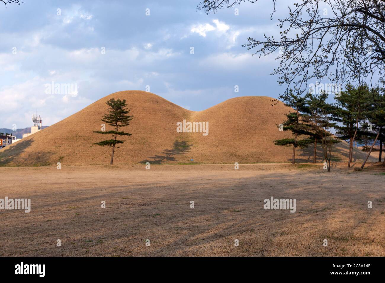 Tumuli Park (Daereungwon Tomb Complex), Gyeongju, South Korea Stock ...