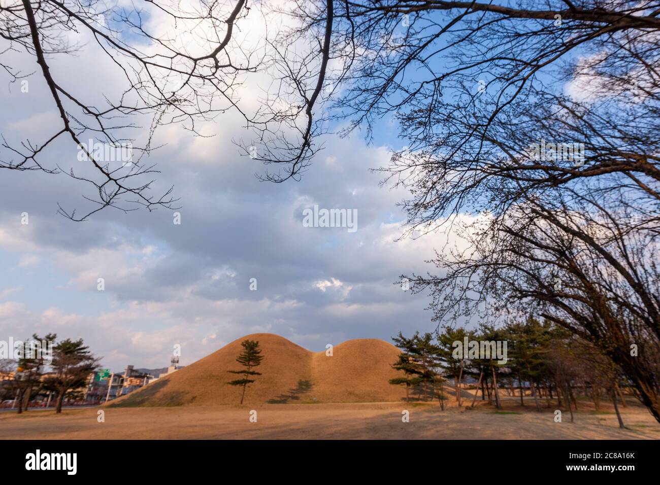 Tumuli Park (Daereungwon Tomb Complex), Gyeongju, South Korea Stock ...