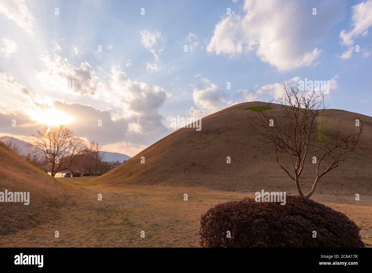 Tumuli Park (Daereungwon Tomb Complex), Gyeongju, South Korea Stock ...