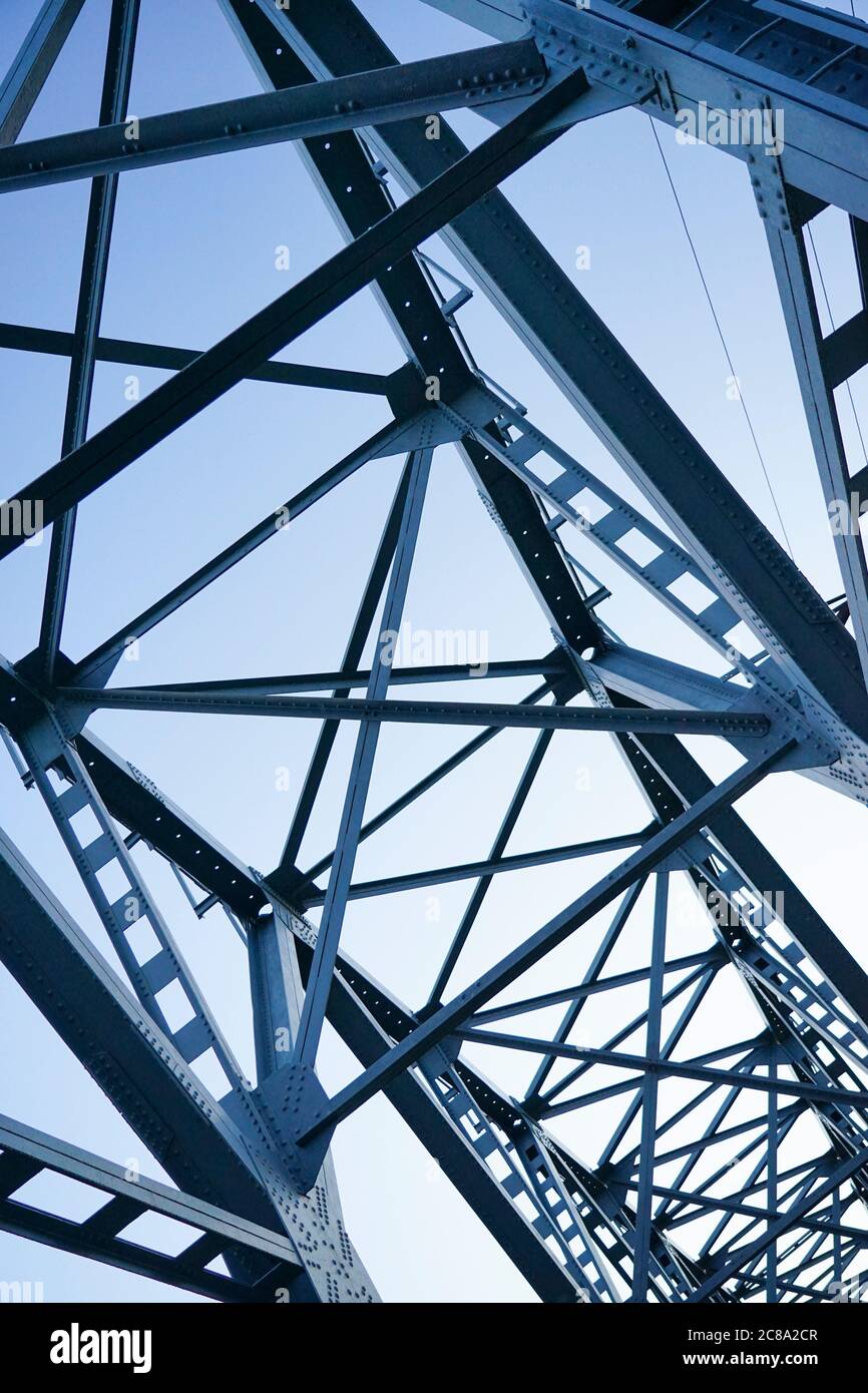 Modern metal structures and architecture hi-res stock photography and ...