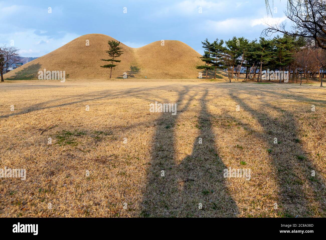 Tumuli Park (Daereungwon Tomb Complex), Gyeongju, South Korea Stock ...