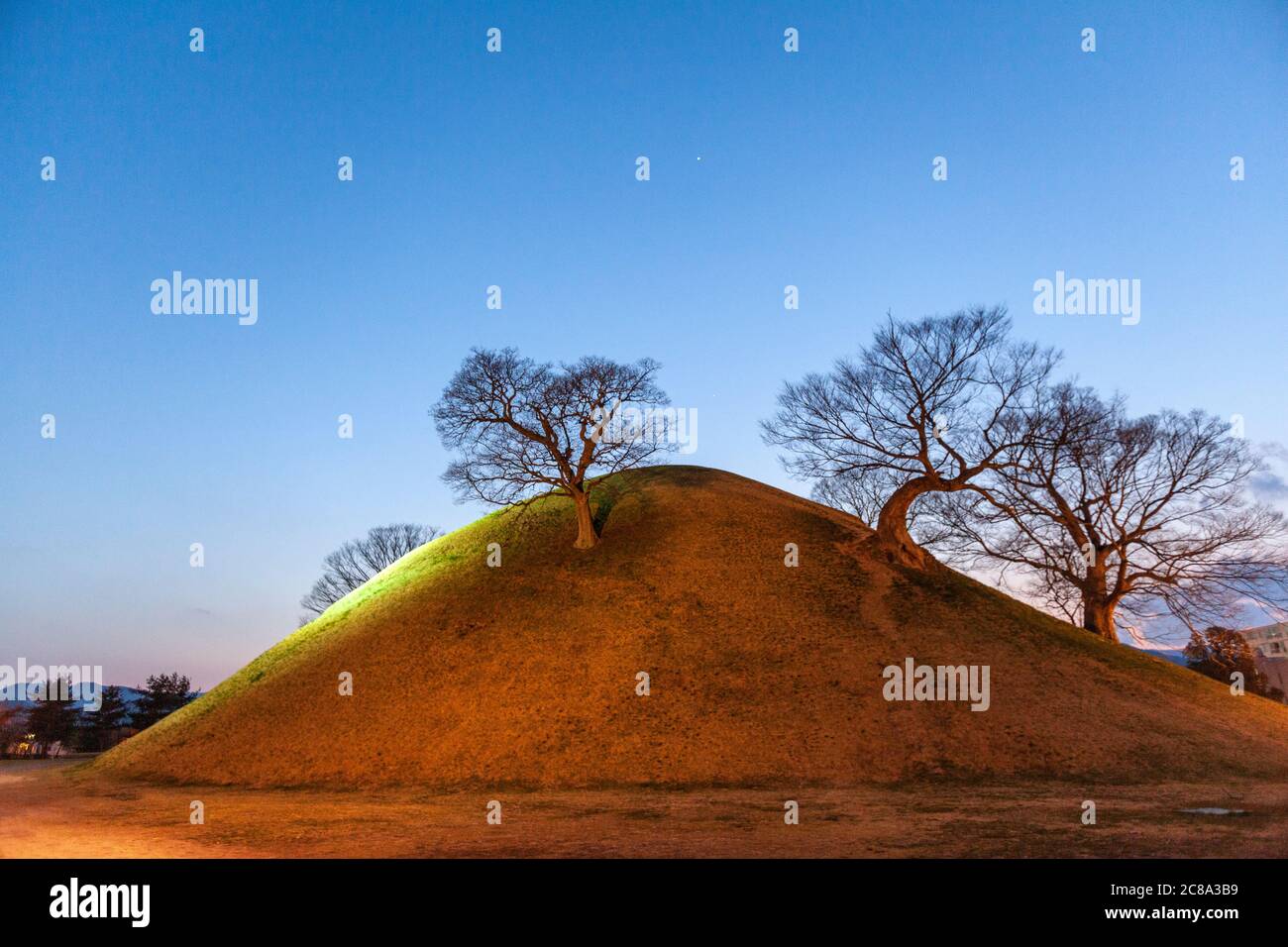 Tumuli Park (Daereungwon Tomb Complex) at dusk, Gyeongju, South Korea ...