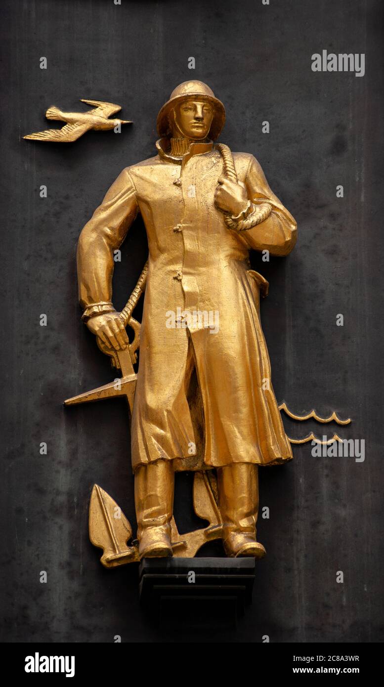 Sailor statue hi-res stock photography and images - Alamy