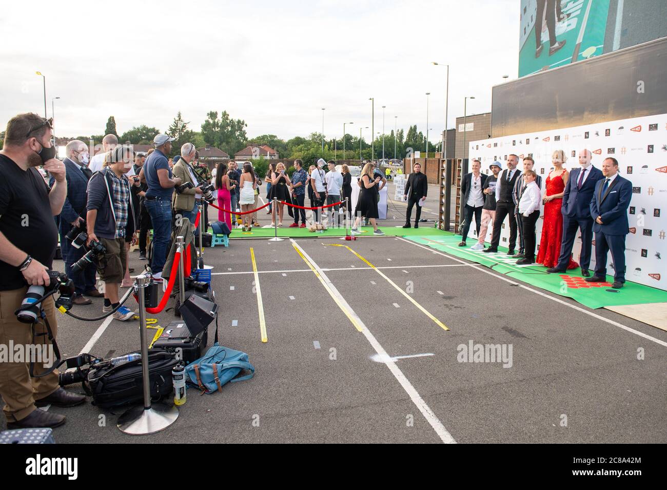 The cast break pose for hi-res stock photography and images - Alamy
