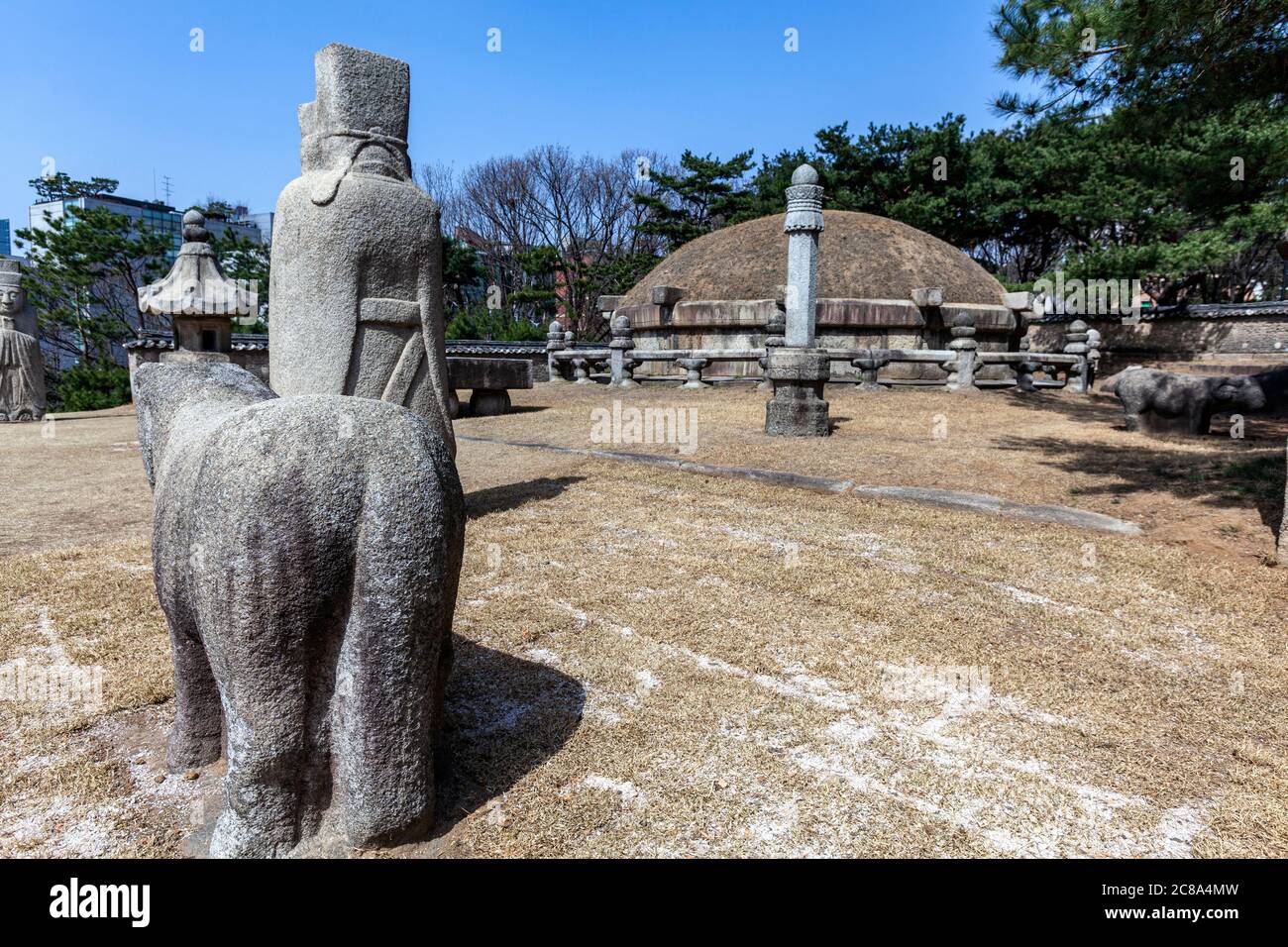 Stone statues of scholars, soldiers, horses and other animals.The tomb ...