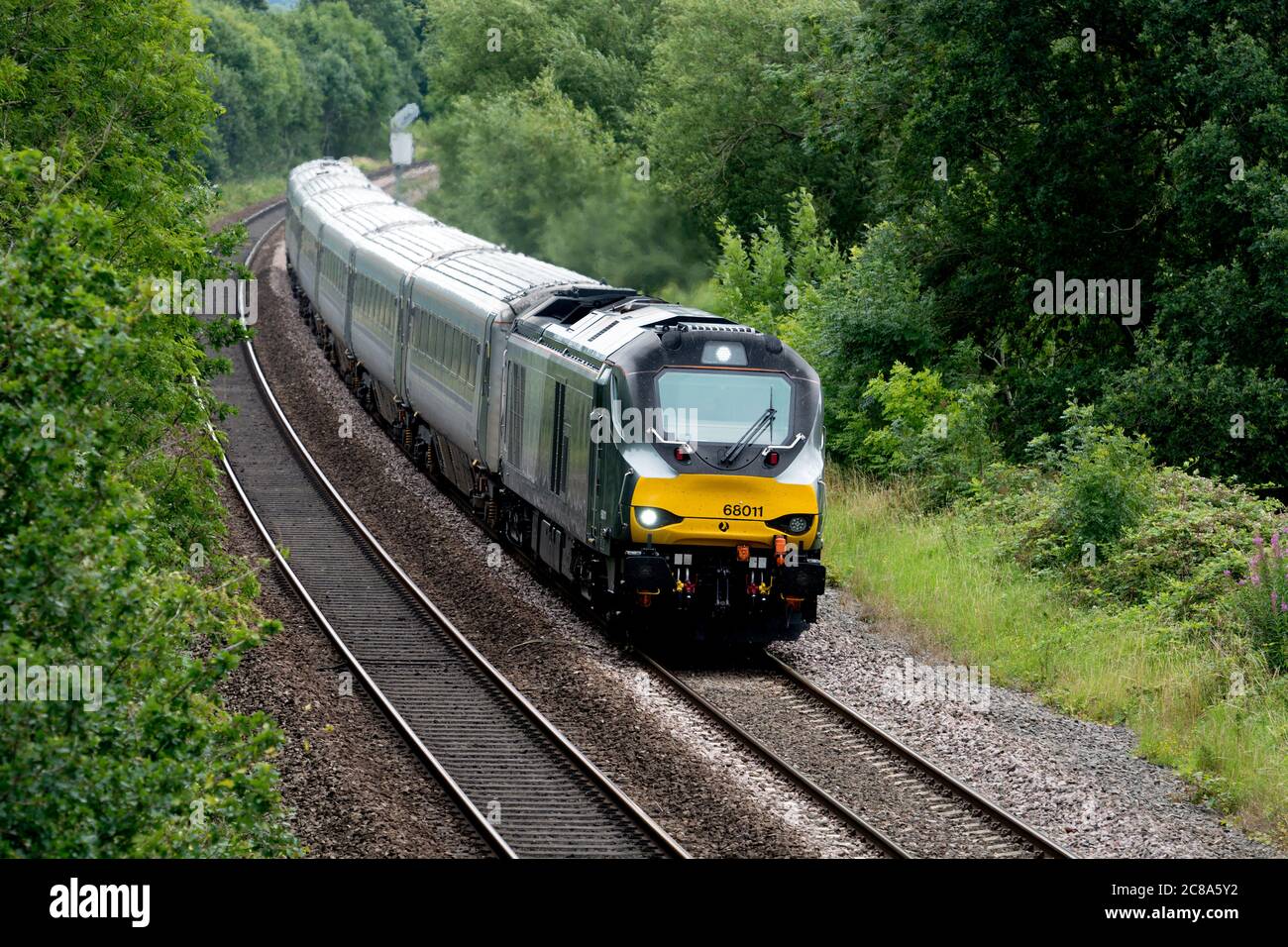 Class 68 diesel locomotive No. 68011 heading a Chiltern Railways ...