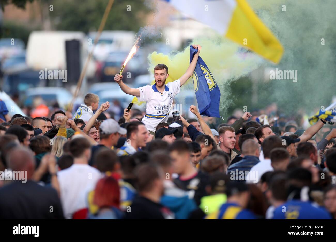 English premier league fans hi-res stock photography and images - Alamy