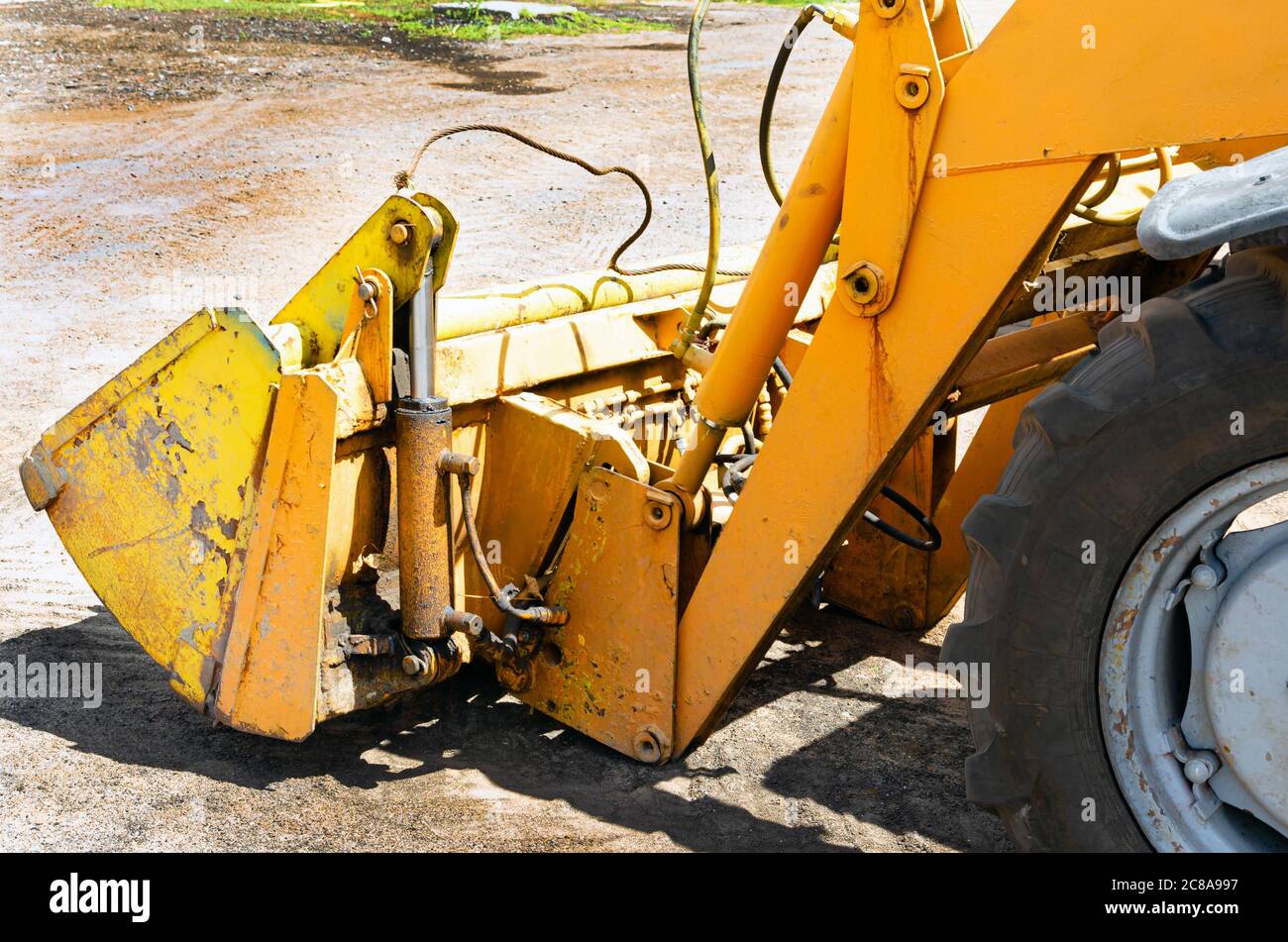 Old rusty deflated truck hi-res stock photography and images - Alamy