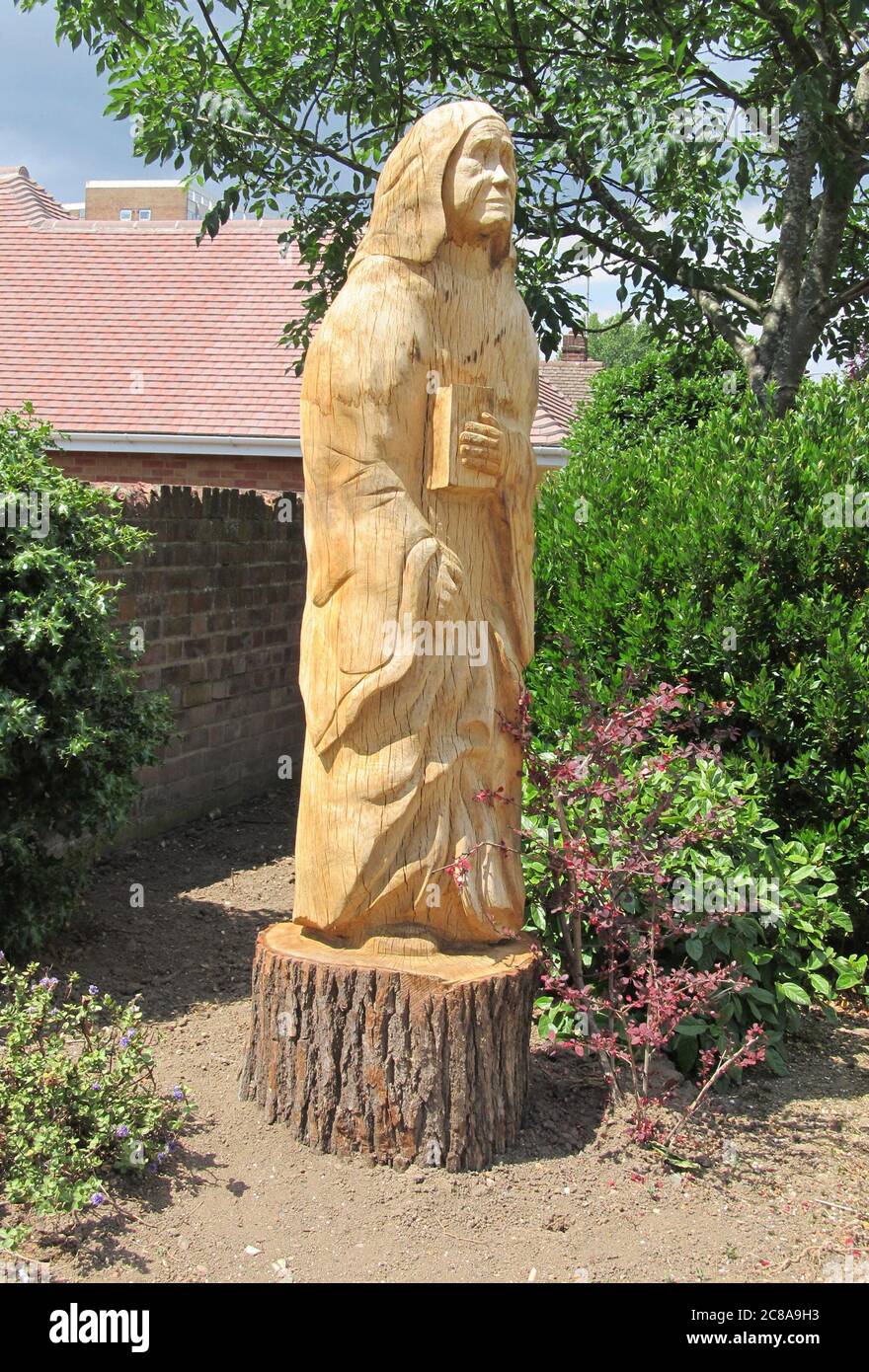 Tree carvings from fallen trees along Prittlewell Brook Walkway ...