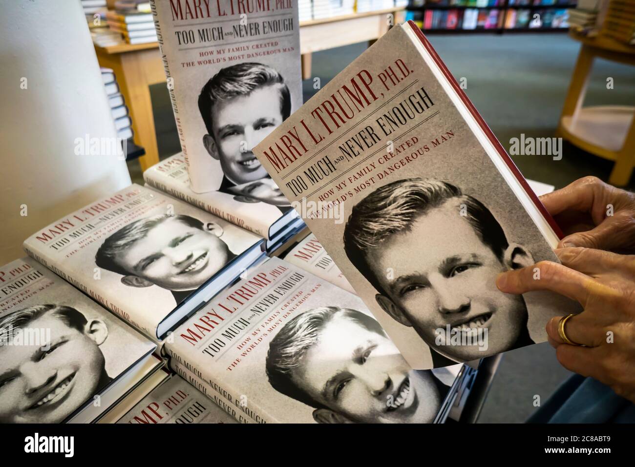 Mary trump books hi-res stock photography and images - Alamy