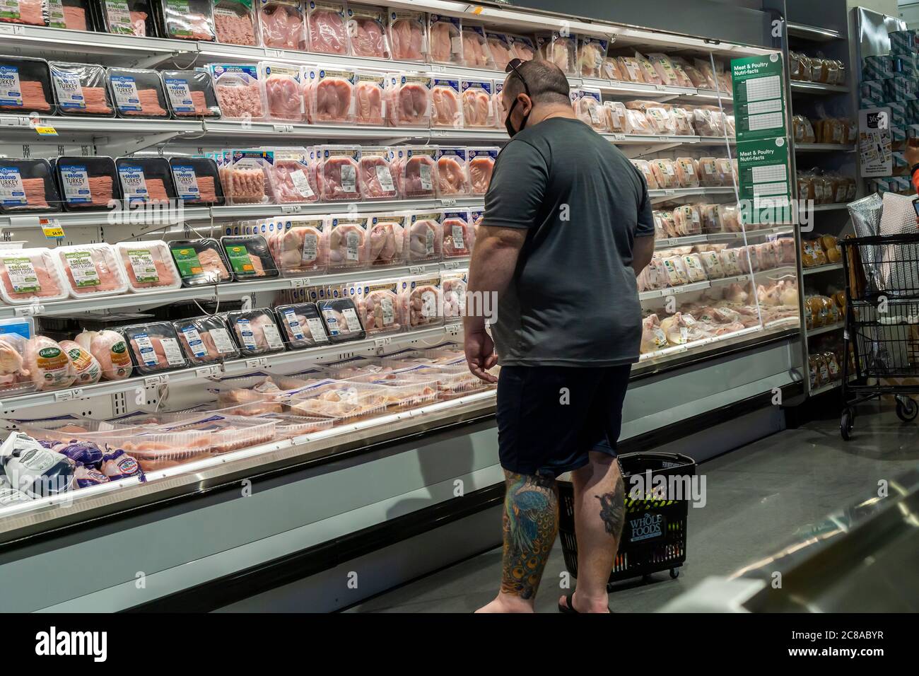 Chicken grocery store packaged hi-res stock photography and images - Alamy