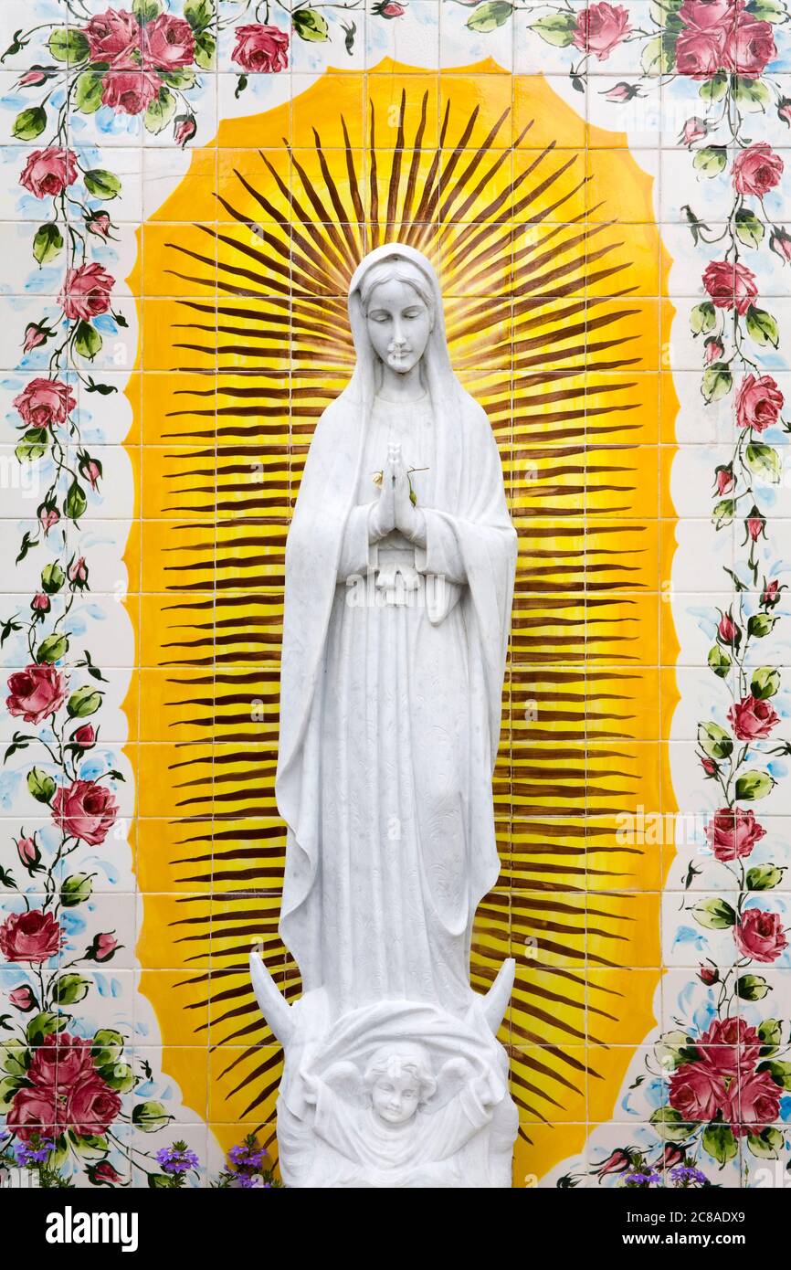 Statue of mary immaculate conception hi-res stock photography and images - Alamy