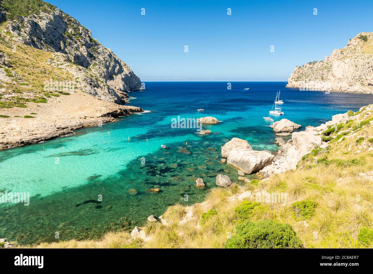 Clear waters at a beach (Cala Figuera) on Cape Formentor, Mallorca ...