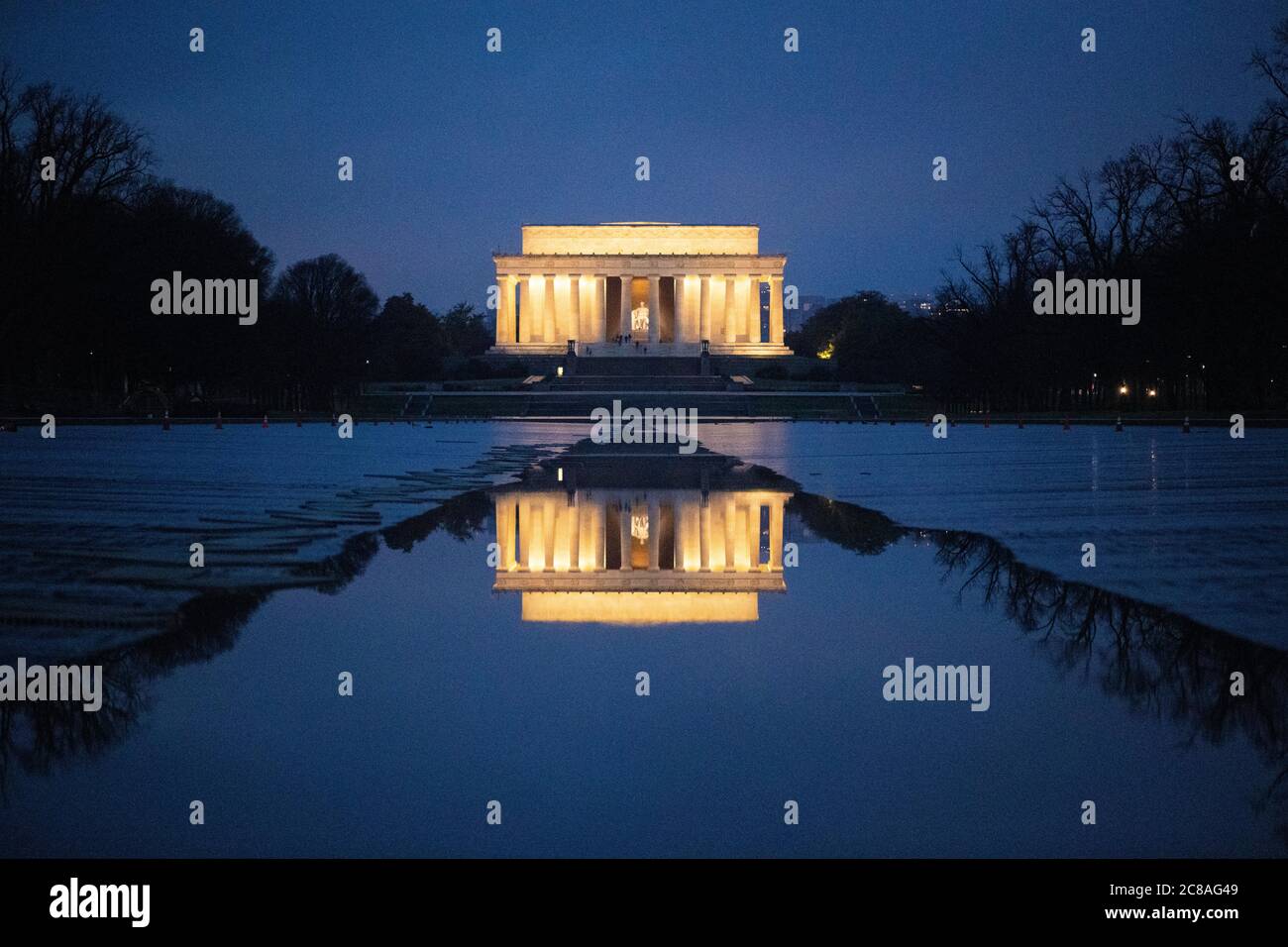 The Lincoln Memorial Reflecting Pool is still drained. Some rain ...