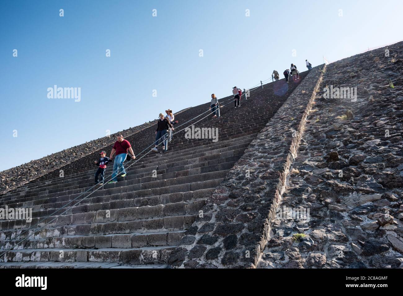 Visitors climbing pyramids teotihuacan hi-res stock photography and ...