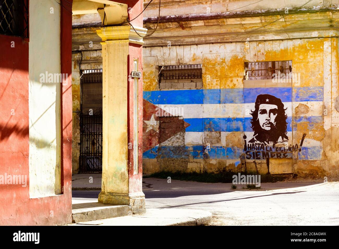 Che guevara flag hi-res stock photography and images - Alamy