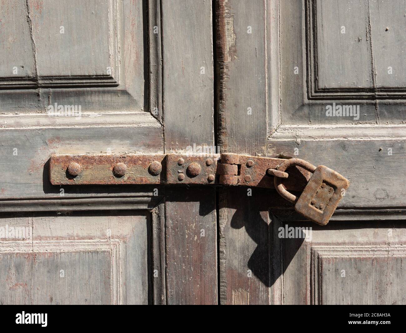 Old fashioned latch hi-res stock photography and images - Alamy