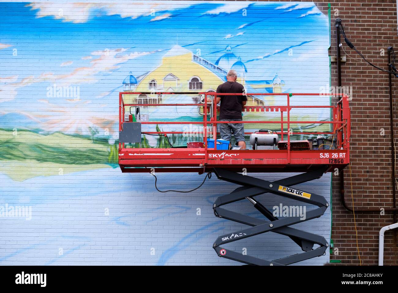 Large mural on side building hi-res stock photography and images - Alamy