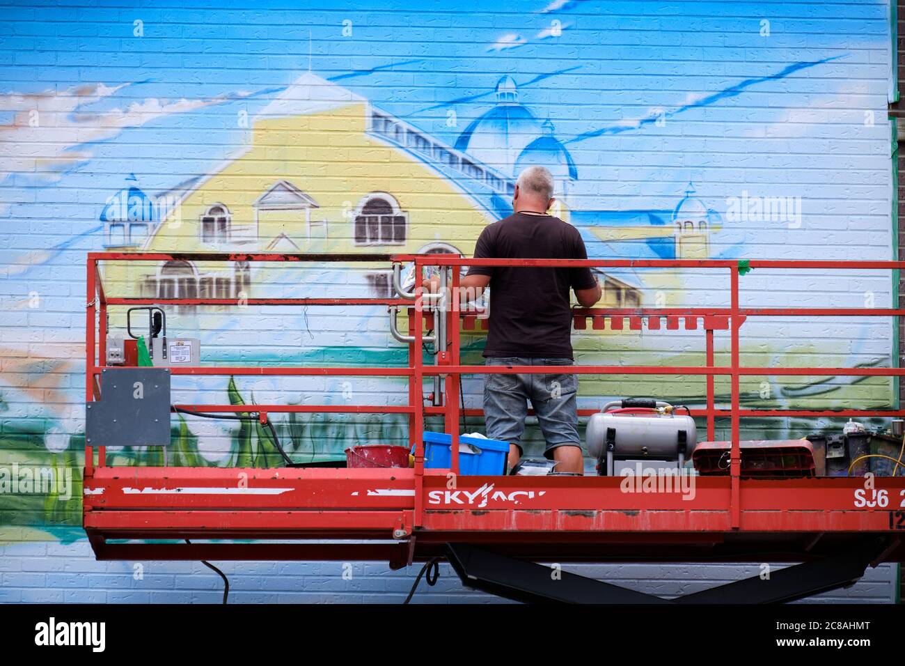 Large mural on side building hi-res stock photography and images - Alamy