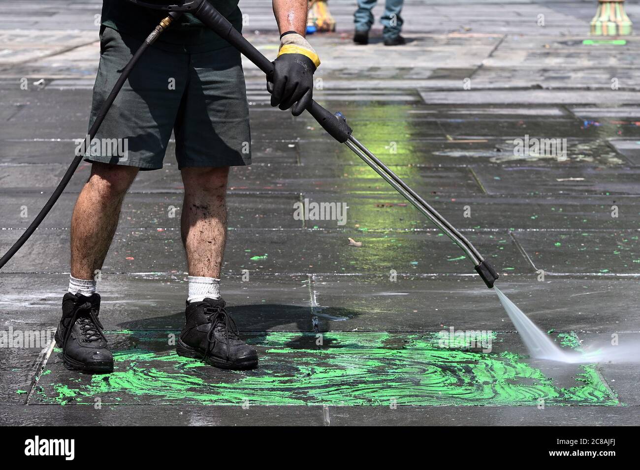 Pressure wash graffiti hi-res stock photography and images - Alamy