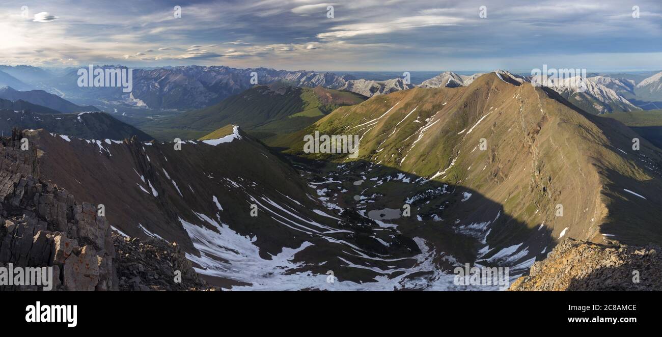 Rocky mountain skyline hi-res stock photography and images - Alamy