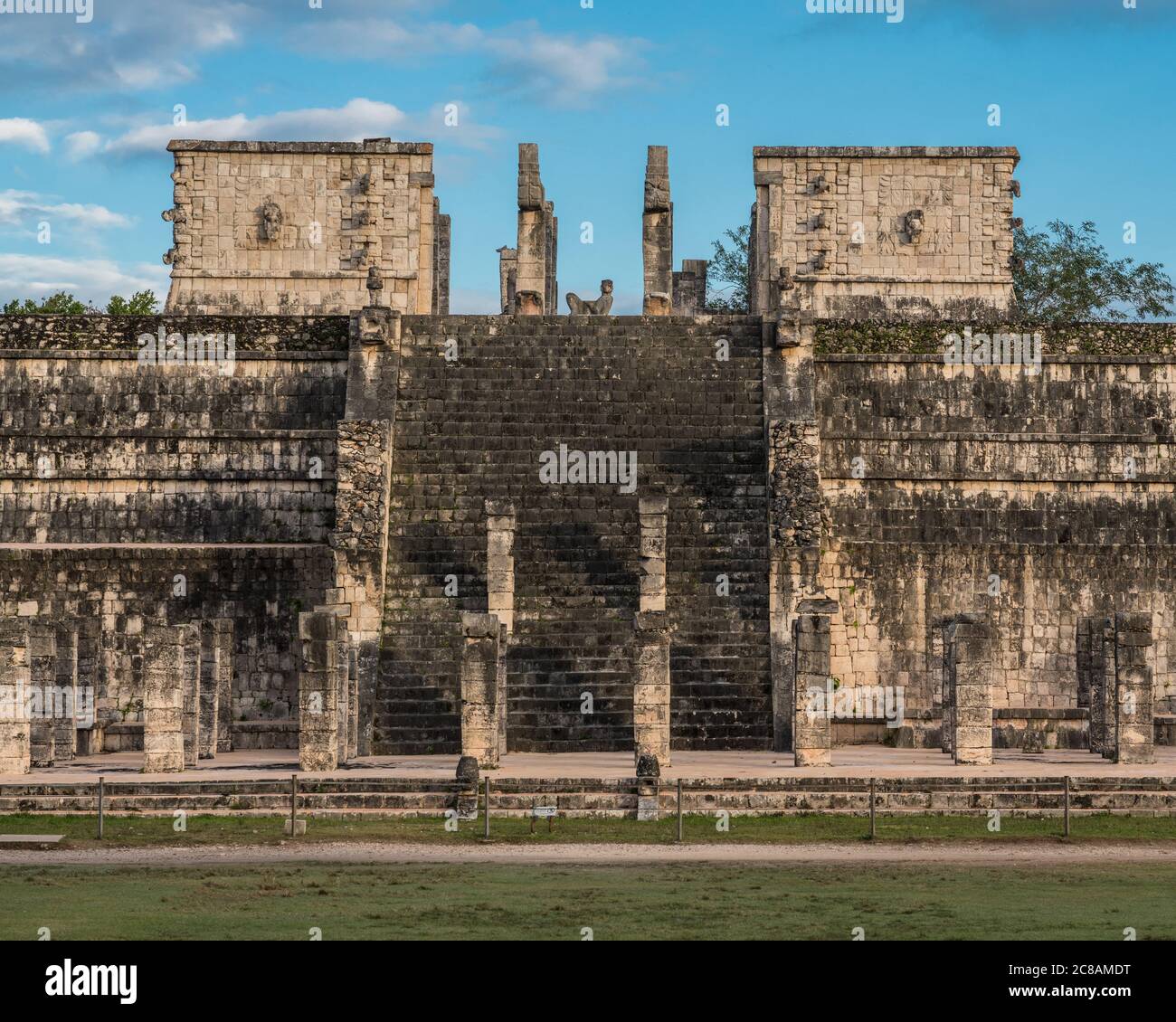 Mayan serpent statue hi-res stock photography and images - Alamy