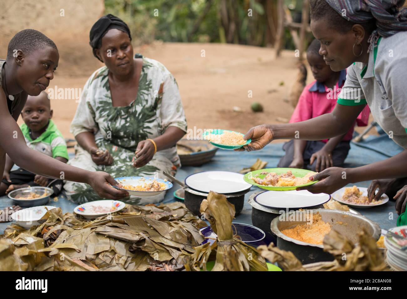 Children eating together africa hi-res stock photography and images - Alamy