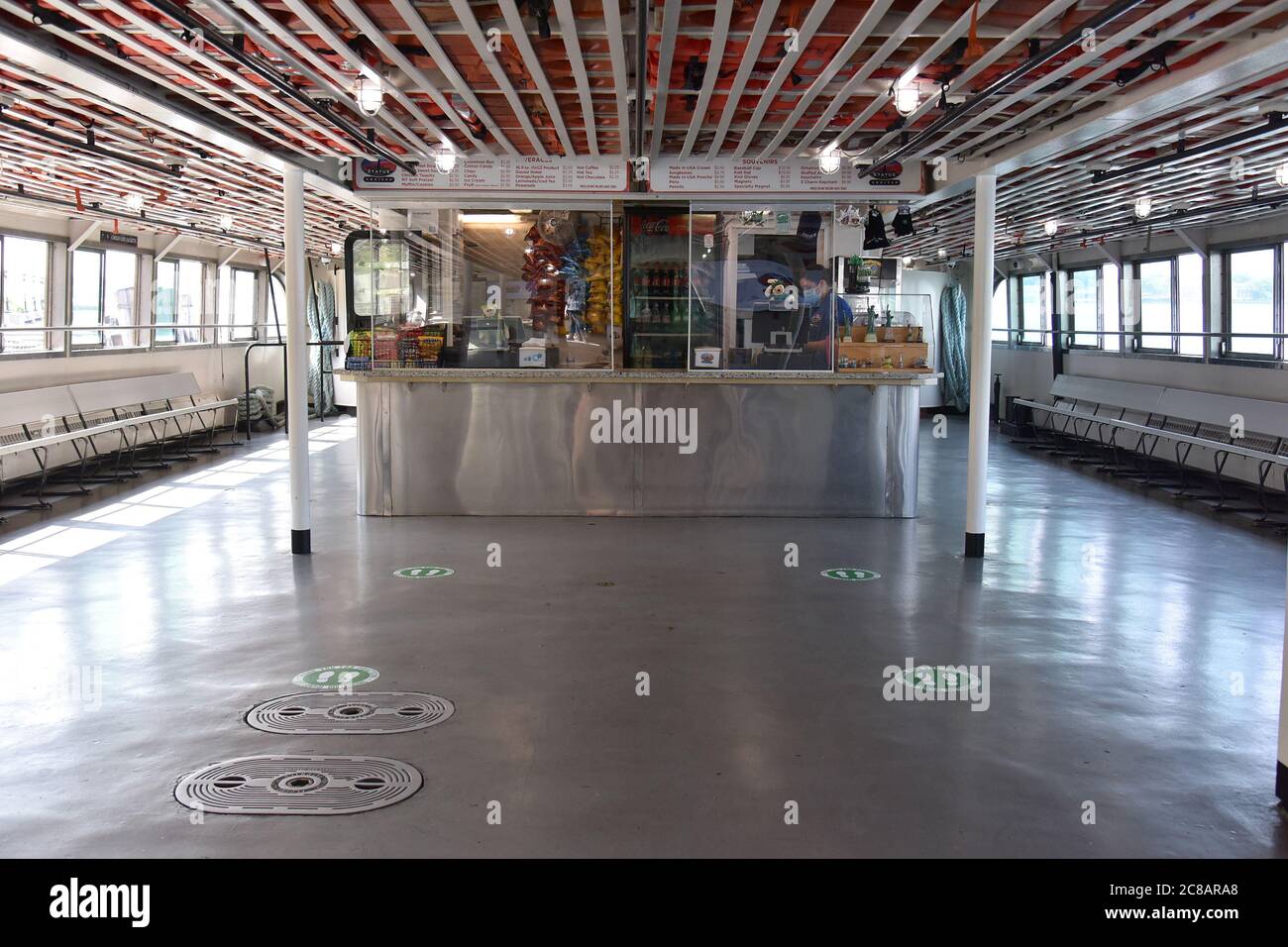 Empty park statue pedestal hi-res stock photography and images - Alamy