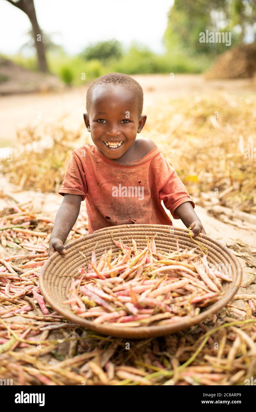 African child carrying basket on hi-res stock photography and images ...