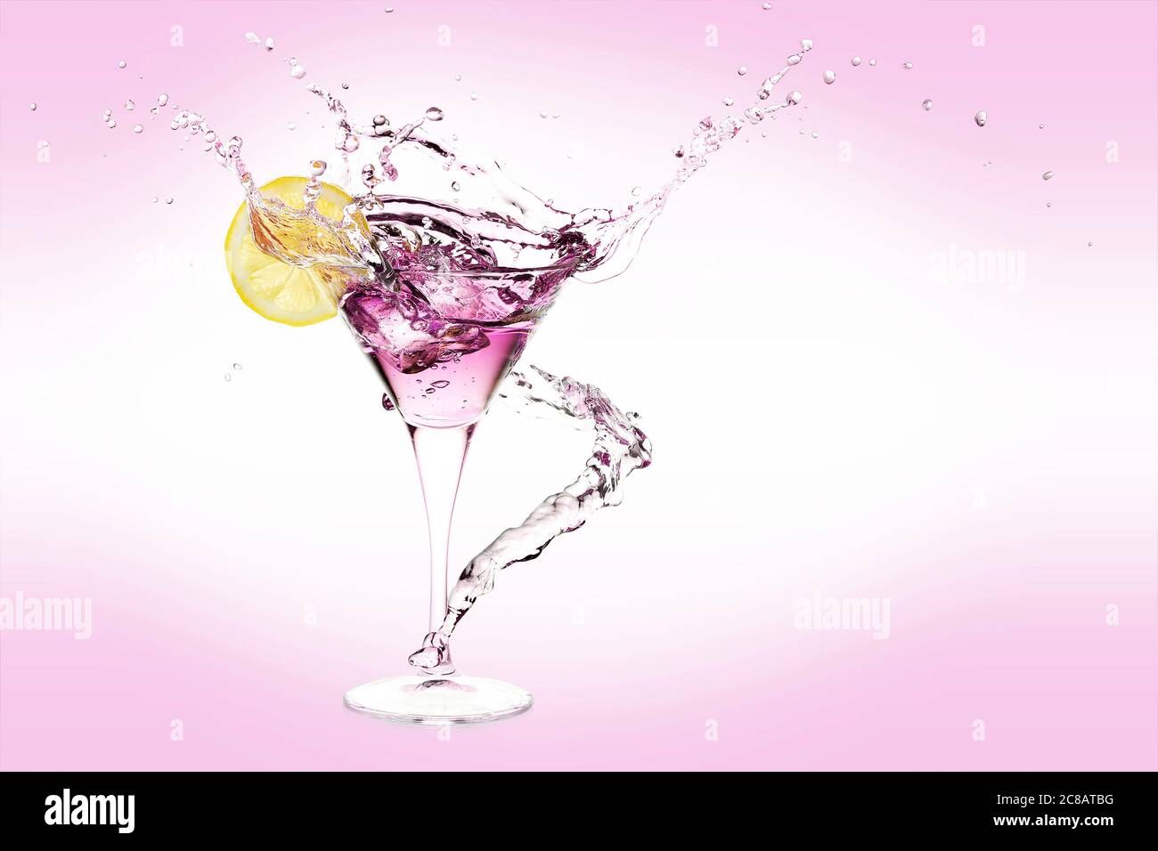 splash of martini drink with lemon slice and ice Stock Photo - Alamy