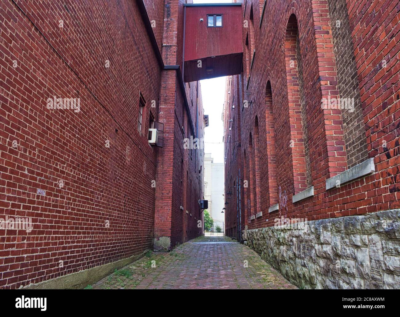 narrow alley between 2 brick buildings Stock Photo - Alamy