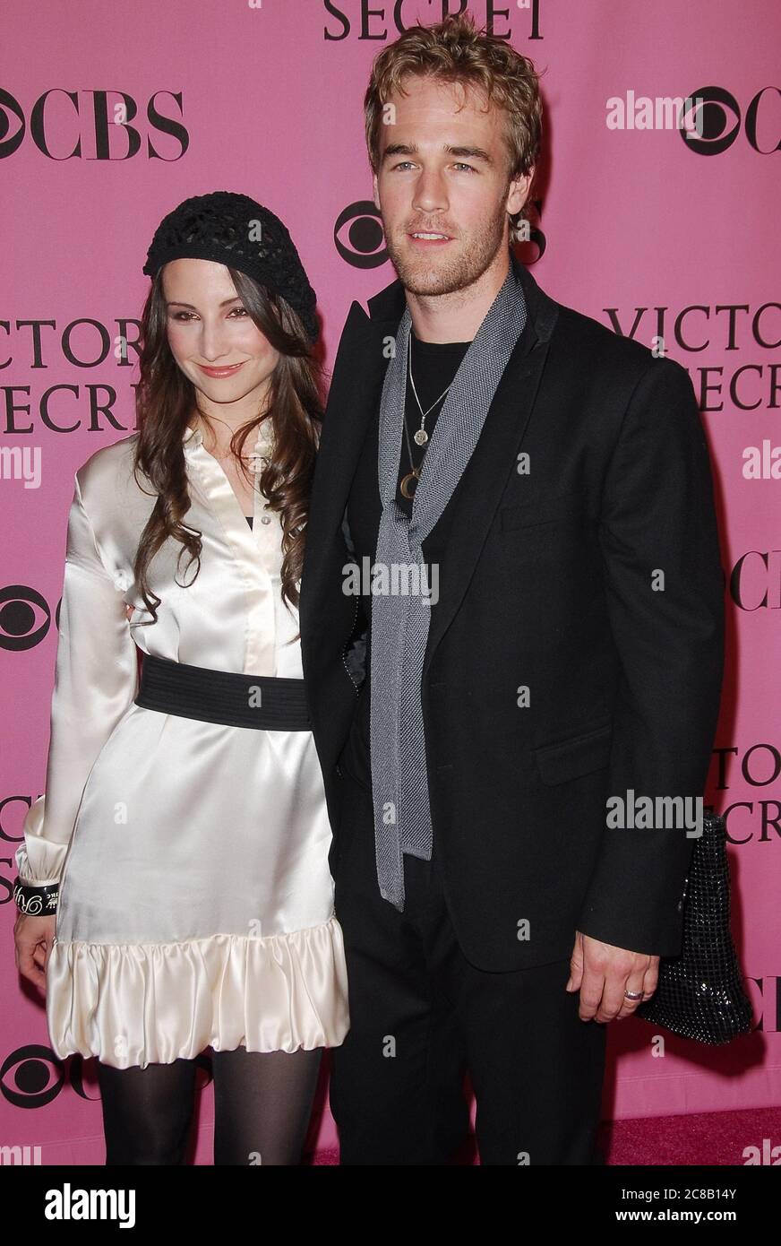 James Van Der Beek and Heather McComb at the 2007 Victoria's Secret ...