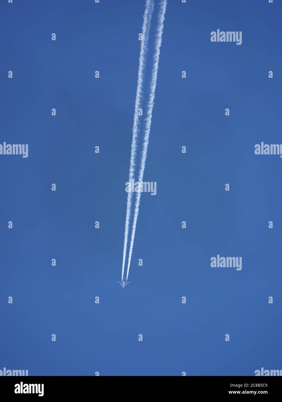 Airplane with vapor trail hi-res stock photography and images - Alamy