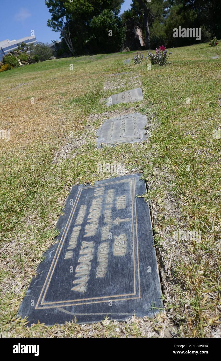 Audrey meadows hi-res stock photography and images - Alamy