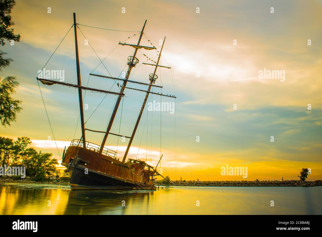 Reflection water scrap sea hi-res stock photography and images - Alamy