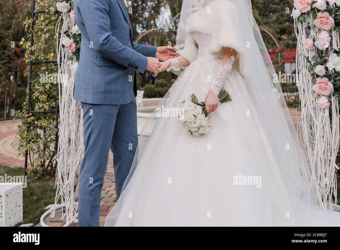 bride and groom at wedding ceremony Stock Photo - Alamy