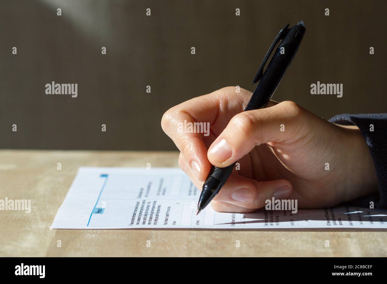 Fill filling survey questionnaire hi-res stock photography and images ...