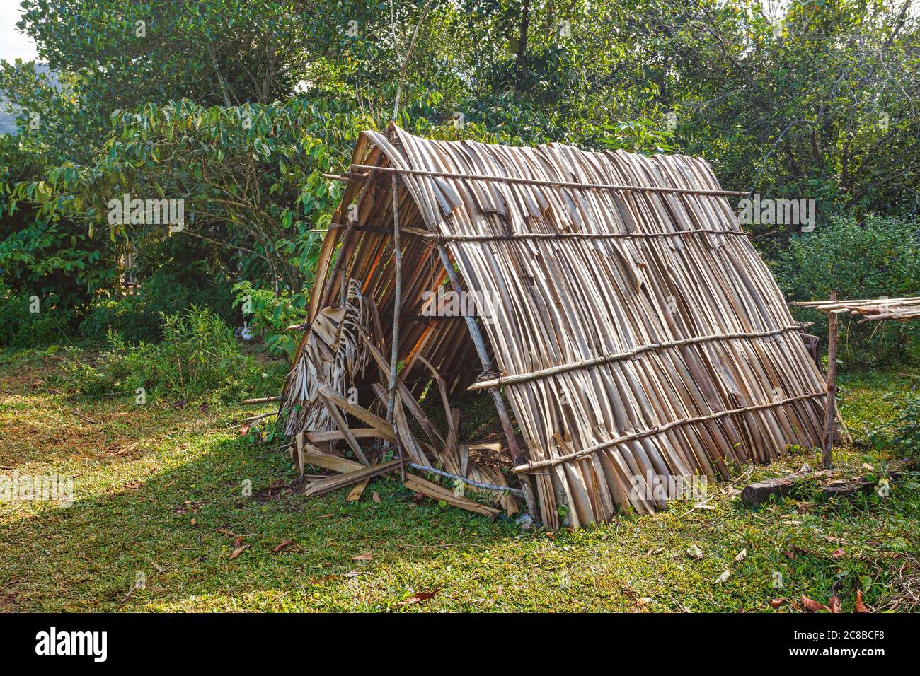 Traditional aboriginal shelter hi-res stock photography and images - Alamy