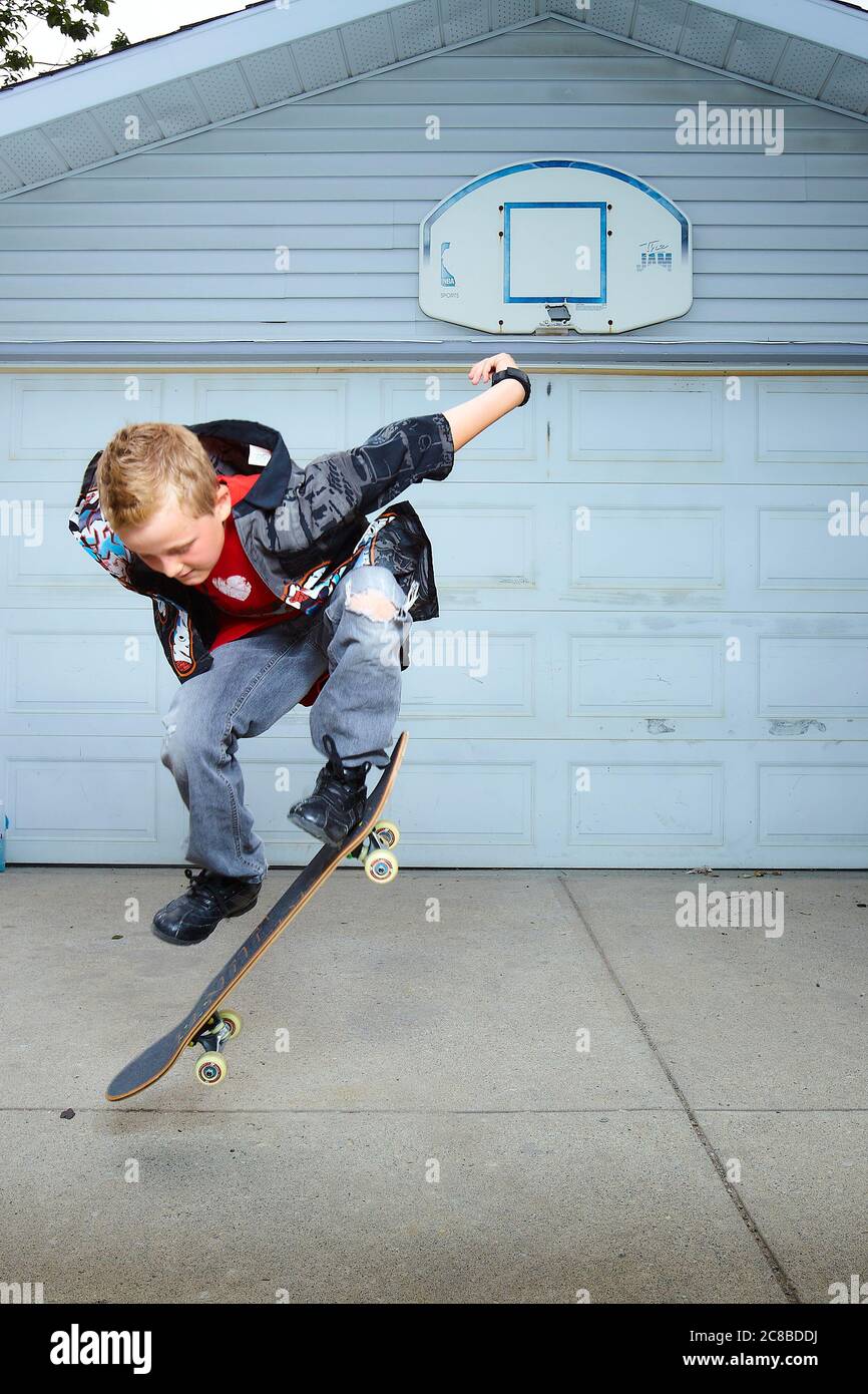 Skateboarder in mid air jump hi-res stock photography and images - Alamy
