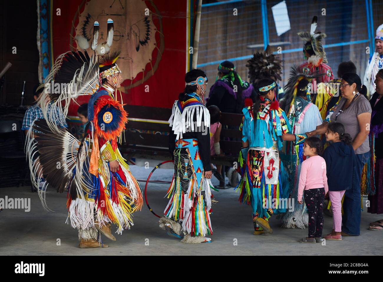 Aboriginal dance aboriginal dancer hi-res stock photography and images ...