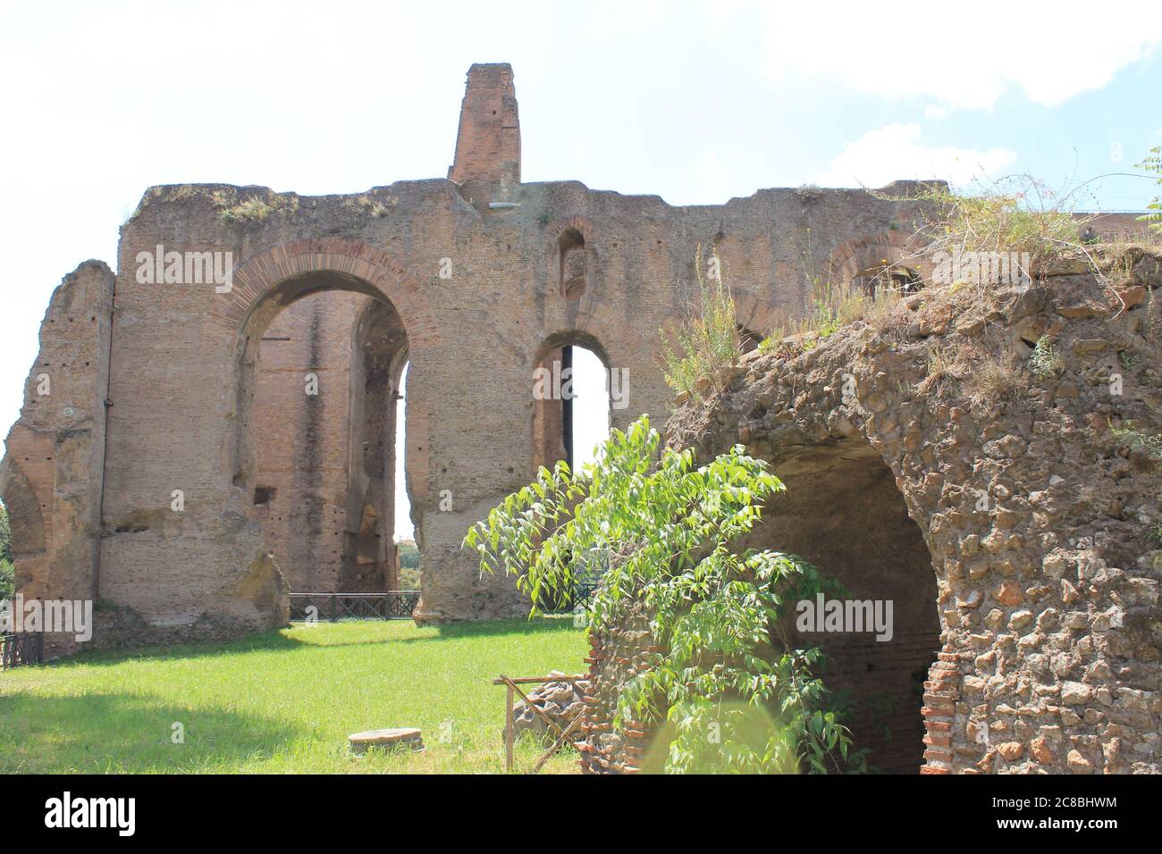 The Roman Forums, a walk in the ancient Roman Forum makes us travel ...