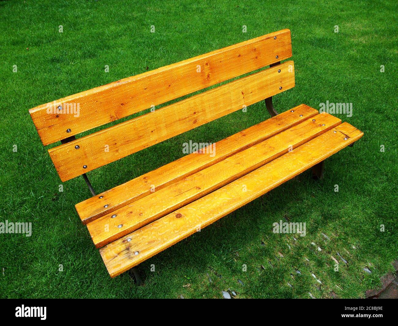 Yellow bench hi-res stock photography and images - Alamy