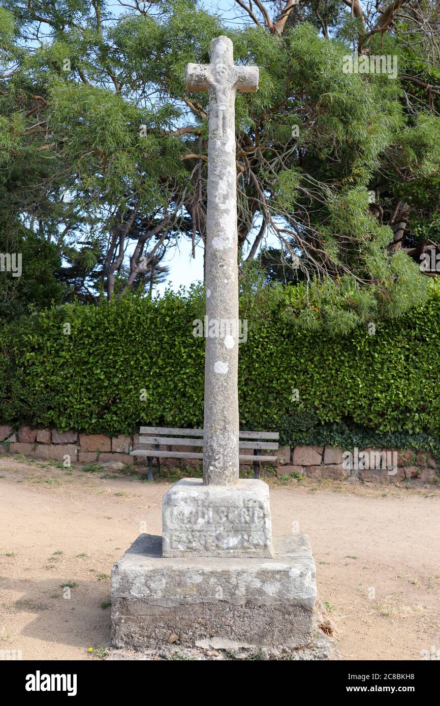 Medieval stone cross hi-res stock photography and images - Alamy