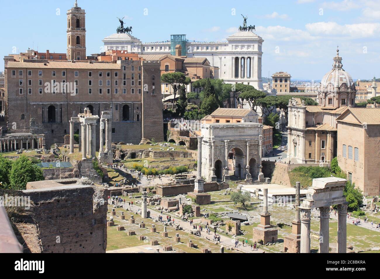 The Roman Forums, a walk in the ancient Roman Forum makes us travel ...