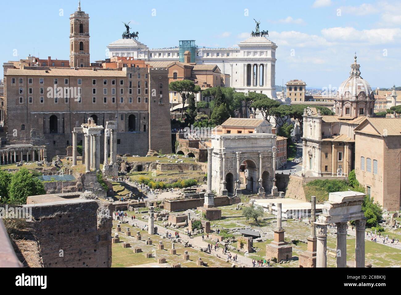 The Roman Forums, a walk in the ancient Roman Forum makes us travel ...