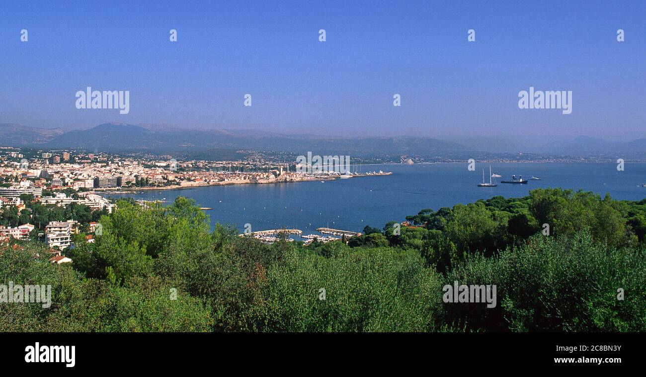 Bay of Antibes on the French Riviera Stock Photo - Alamy