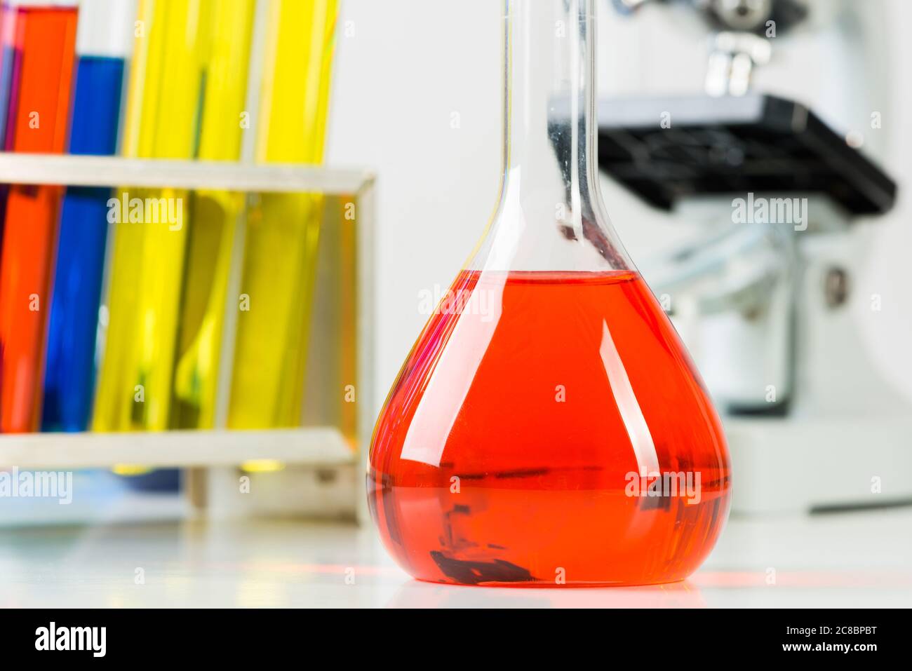 Chemistry lesson in school lab Stock Photo - Alamy