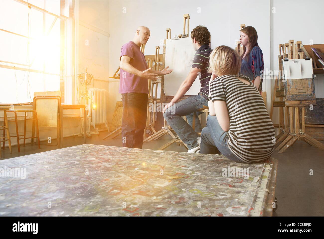 Artist talking hi-res stock photography and images - Alamy