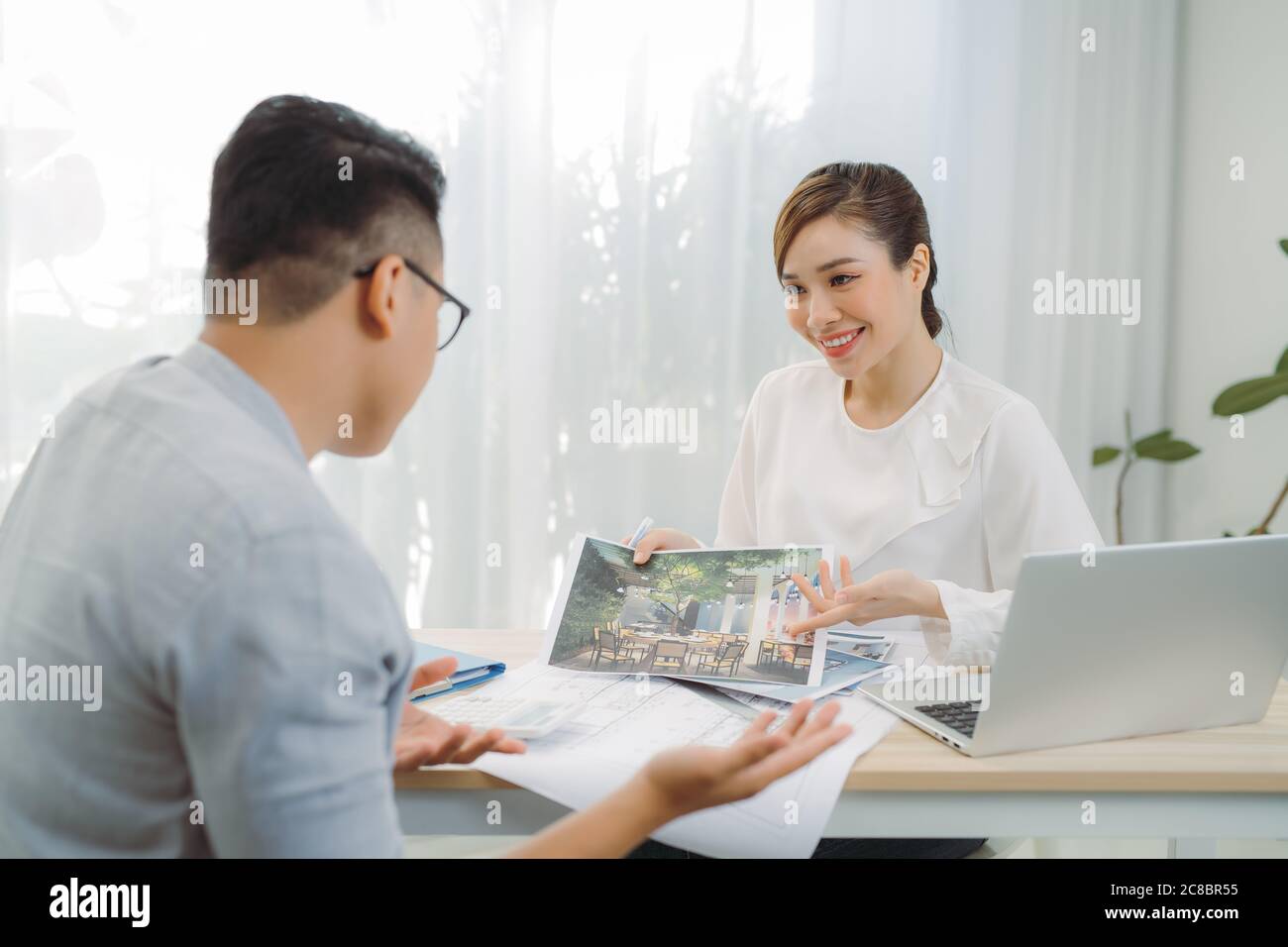 Real estate agent asian family hi-res stock photography and images - Alamy